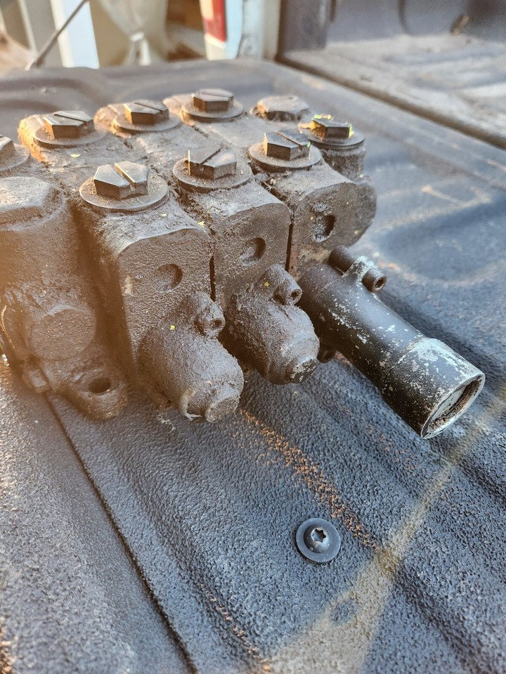 Gehl SL5625 Hydraulic Control Valve | eBay