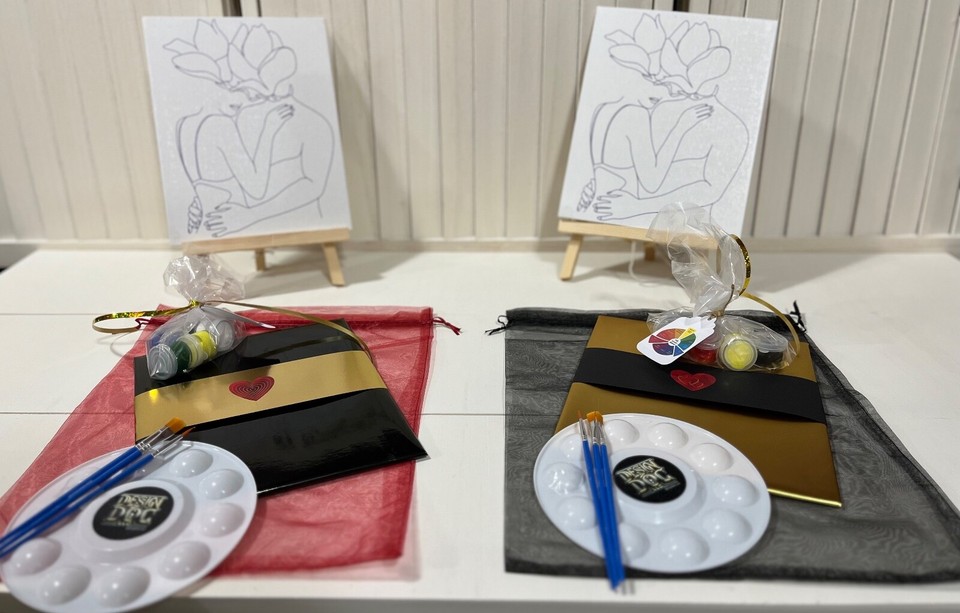 Romantic Date night paint kit for couples, Sip and Paint Canvas Gift ...