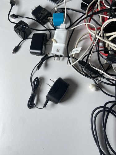lot of 25 Old cell phones Motorola Alcatel LG Some Chargers Includ For ...