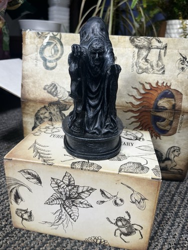 Wizarding Trunk Harry Potter Hogwarts Gunhilda de Gorsemoor Witch ...