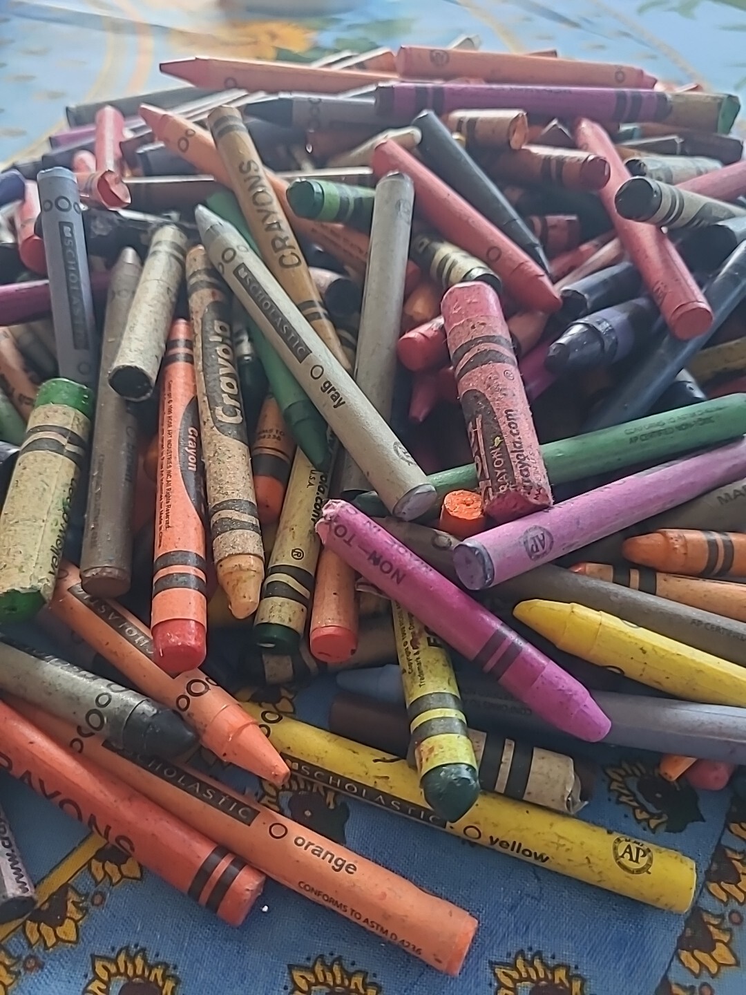 Lot of Crayons 3.5 lb Bulk Crafts Melting Mixed Crayola Rose Art ...