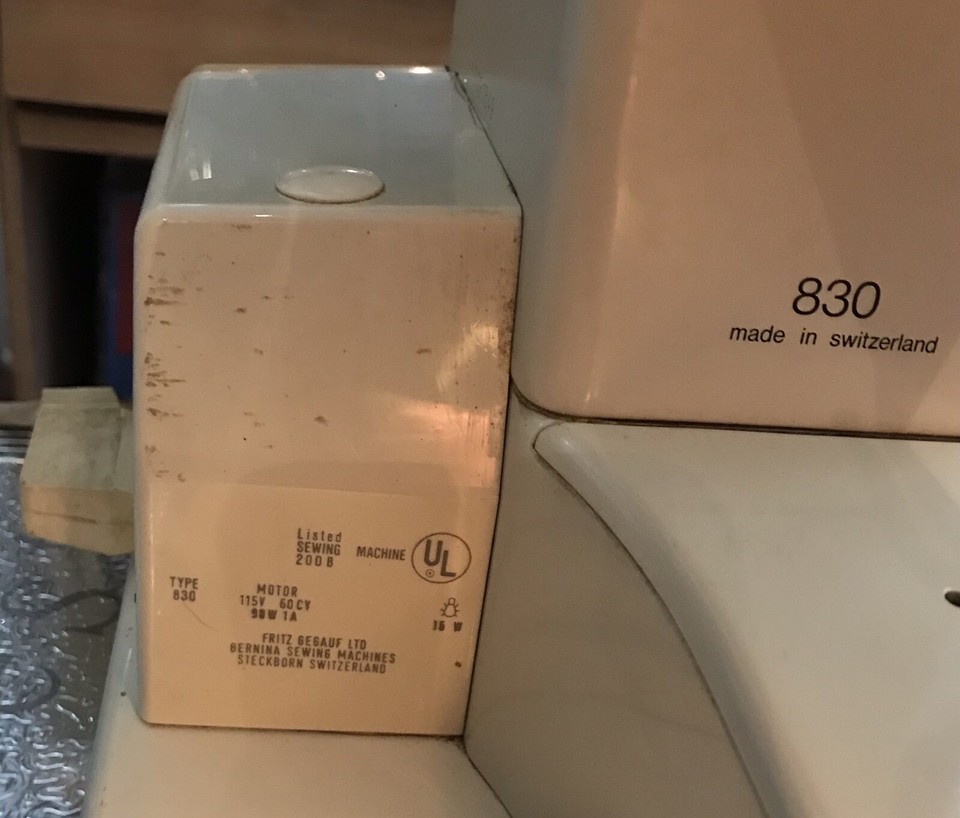 BERNINA 830 Record Sewing Machine White w/ Foot Pedal & Accessories ...