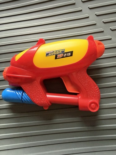 Vintage Super Soaker XP 215 Water Gun 2000 Hasbro Red Yellow Summer Toy ...