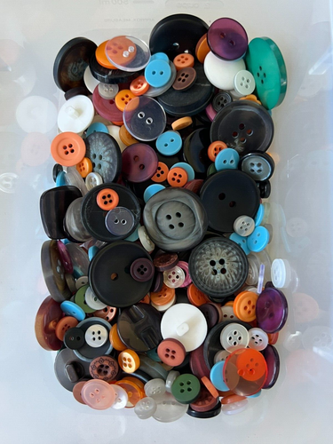 BULK LOT OF MIXED PLASTIC BUTTONS | eBay Australia