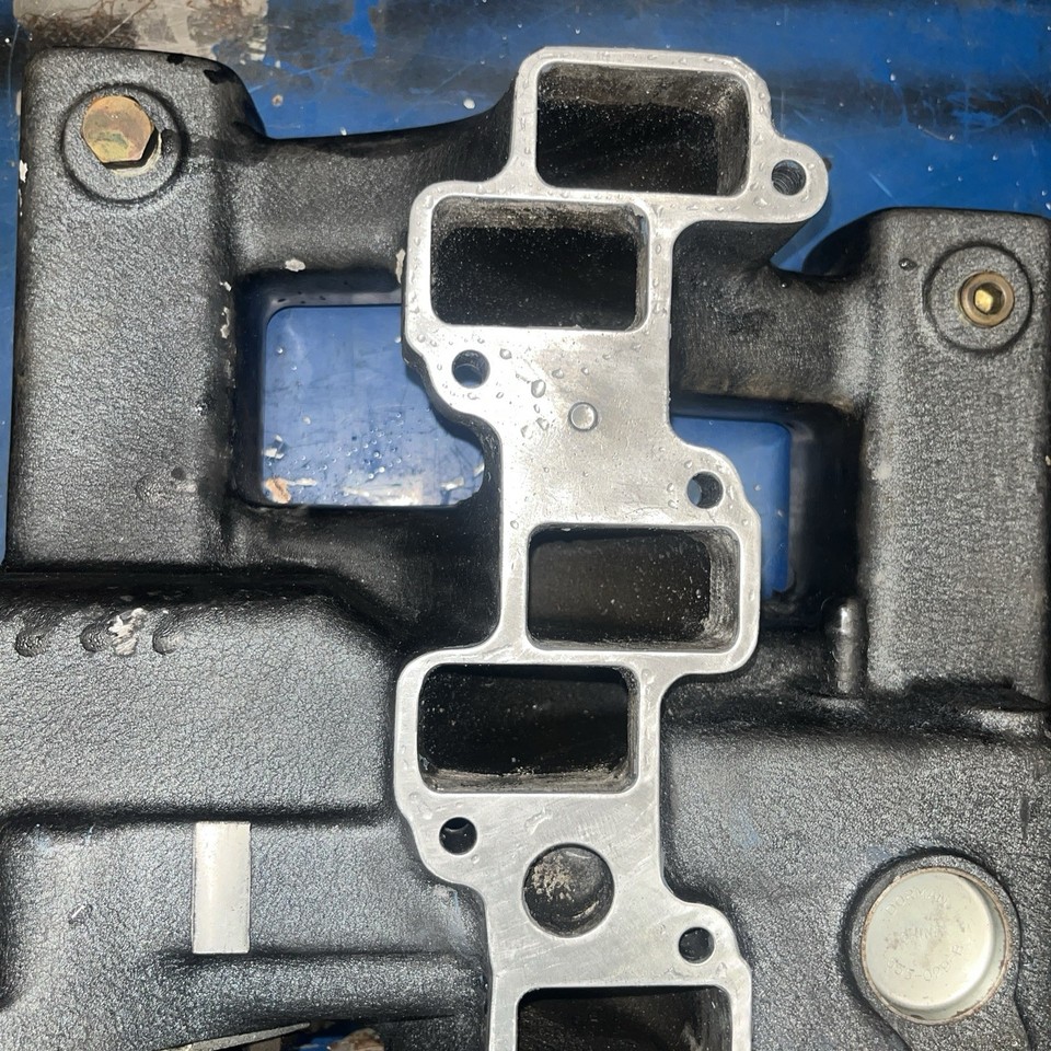 Ford 302 5.0 Bbk SSI Intake Manifold with fuel rails & 70 MM throttle ...