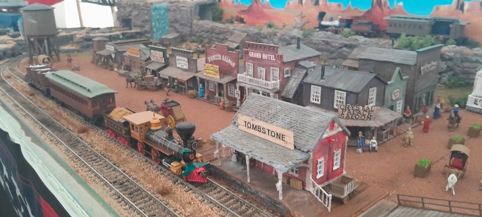 HO SCALE DCC MODEL RAILWAY EXHIBITION STANDARD LAYOUT. | eBay UK