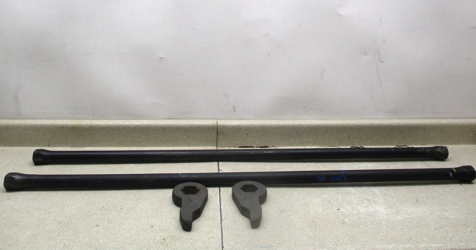19330057 19330058 99 to 10 Silverado 2500 3500 Pair of 54" Torsion Bars ...