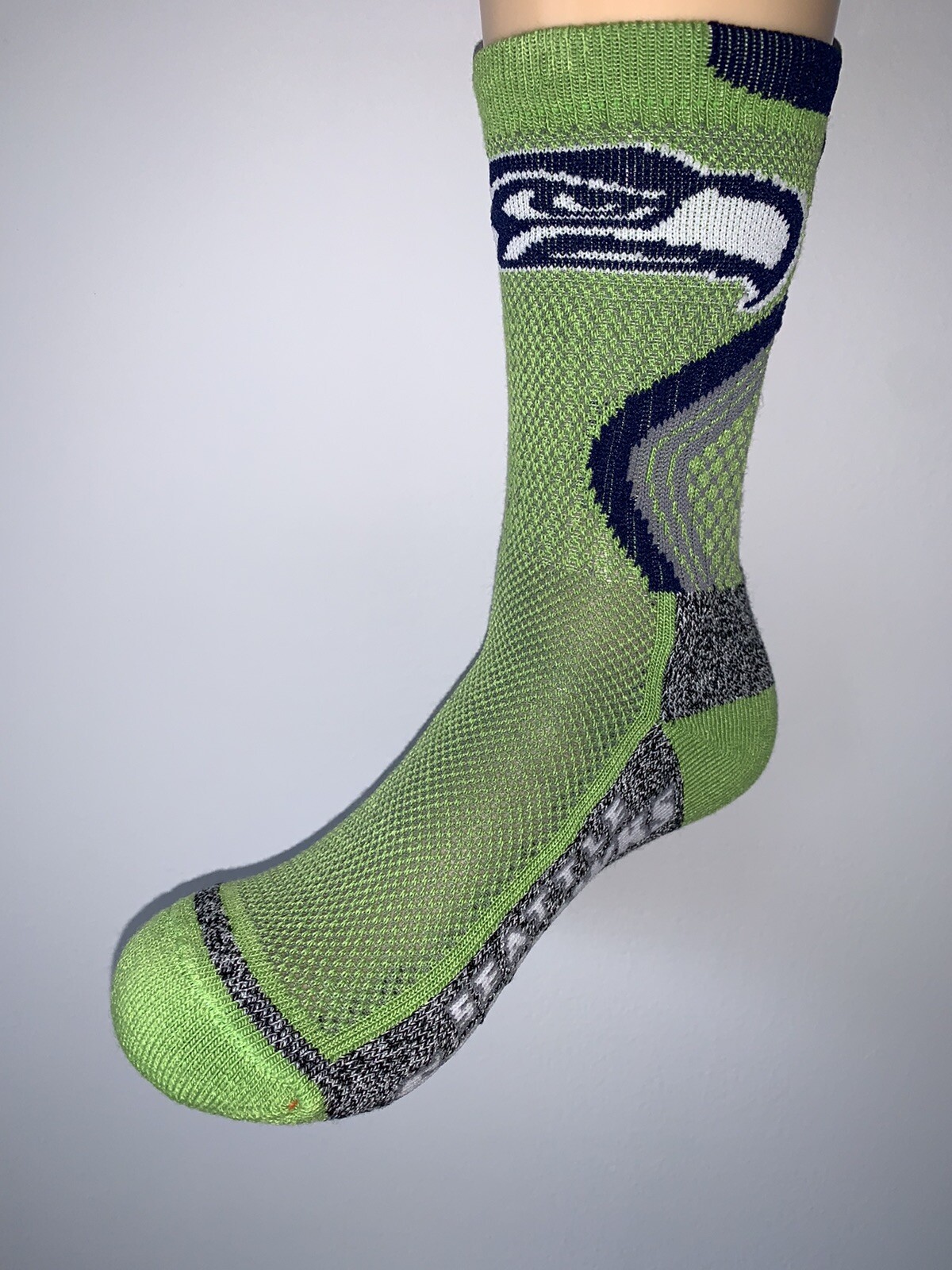 SEATTLE SEAHAWKS NFL FOOTBALL JERSEY LOGO PROMO CREW SOCKS MEDIUM Z | eBay