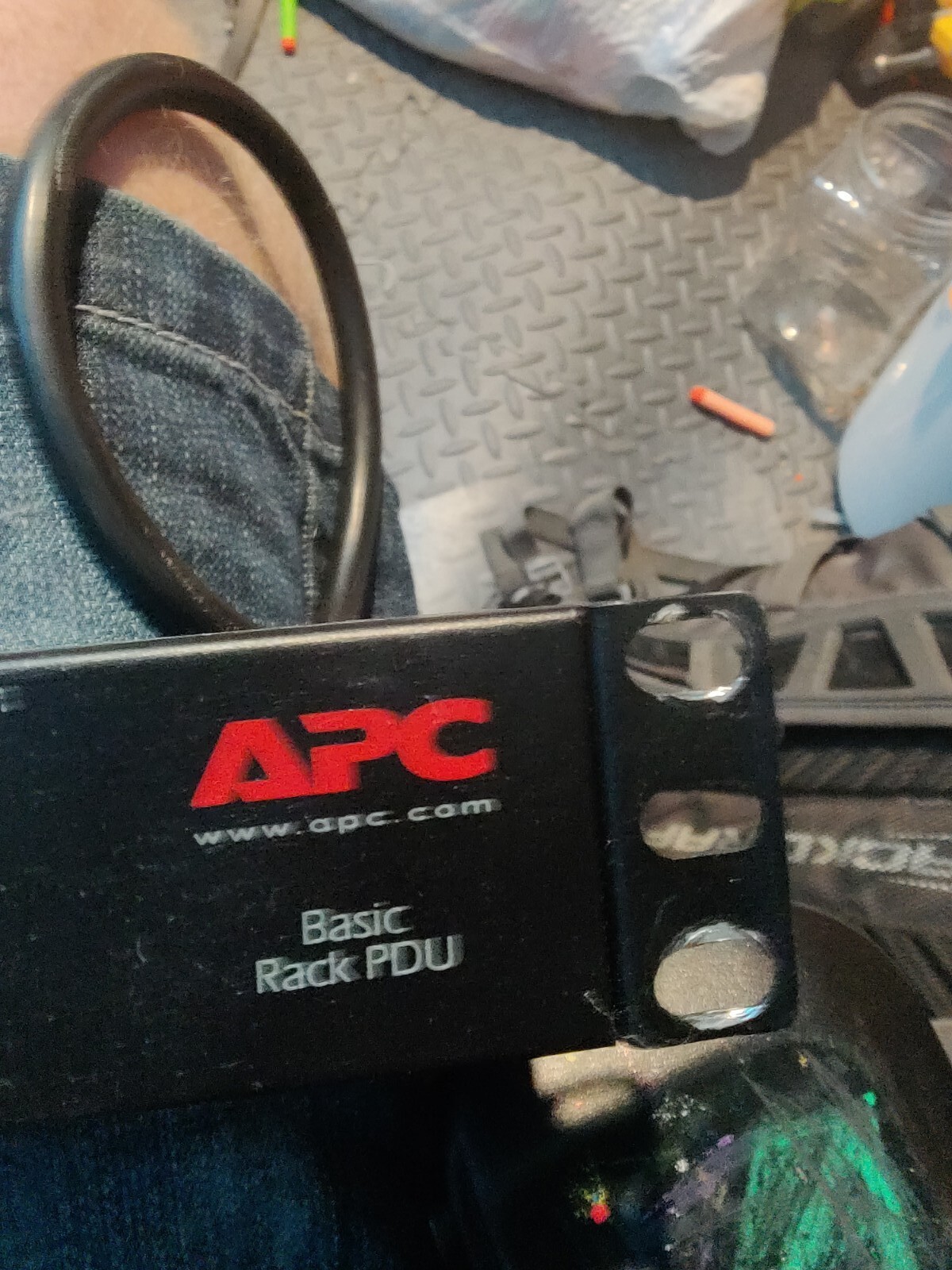 APC Basic Rack PDU 10-Outlet Power Distribution Unit AP9562 120V 15A | eBay