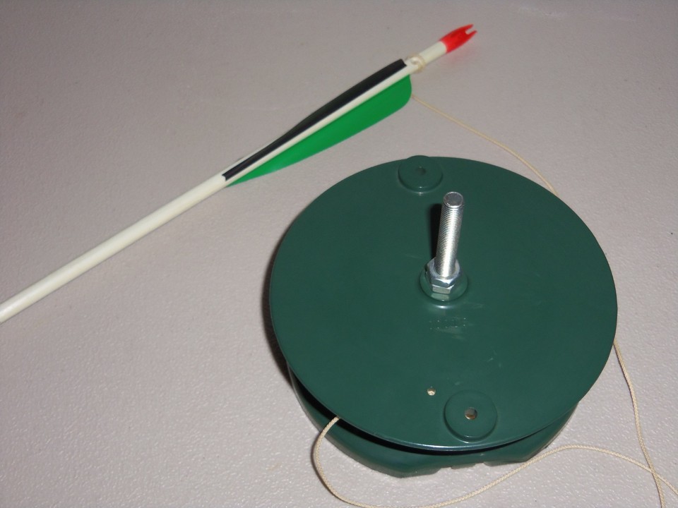 VINTAGE BEAR ARCHERY BOW FISHING REEL AND ARROW WITH CARP POINT FOR ...