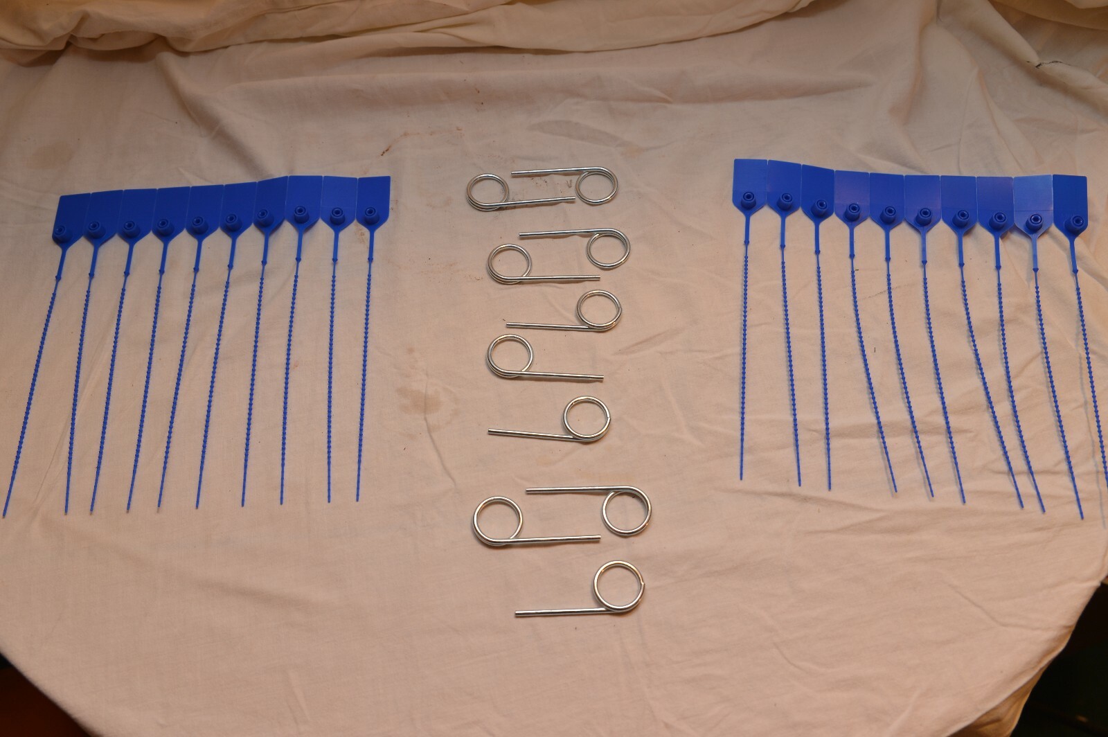 20 BLUE FIRE EXTINGUISHER TAMPER FLAG SEALS & 10 SAFETY PULL PINS | eBay