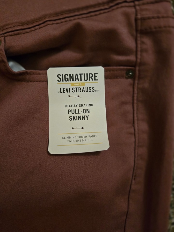 Signature by Levi Strauss Gold Label Womens Totally Shaping Pull-on ...