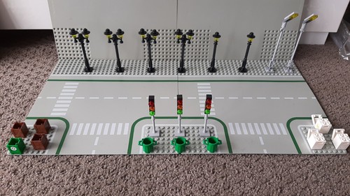 Bulk lot Lego street lamp light posts, traffic lights, letter mail ...