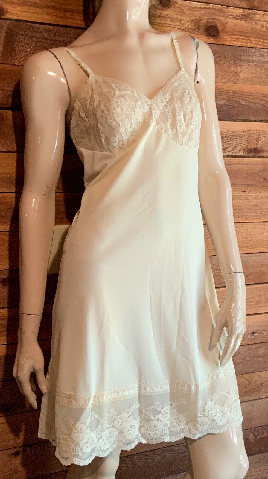 VINTAGE LINGERIE 1960S LORRAINE IVORY SIZE 34 FULL SL… - Gem