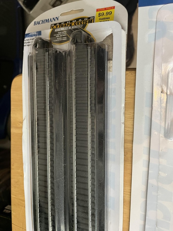 HO Scale Model Railroad Trains Layout 21 Pieces Bachmann EZ Track ...