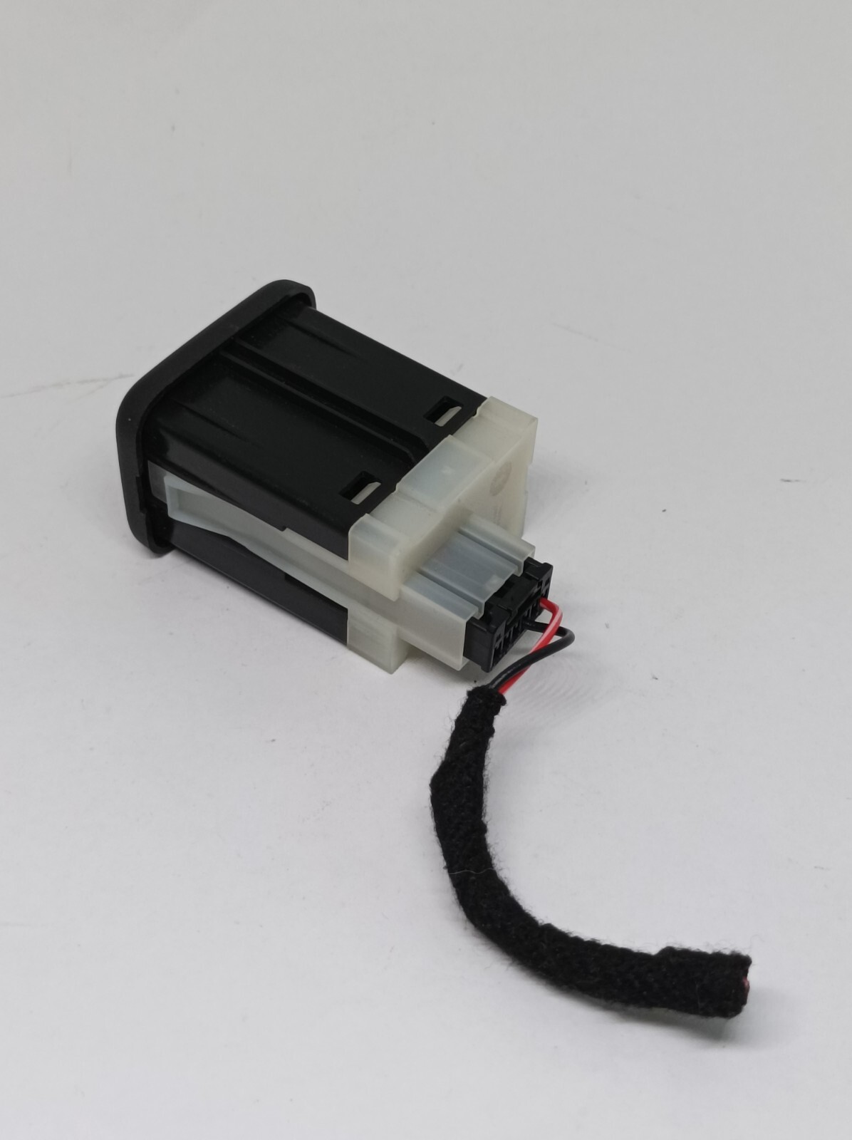 Chevrolet Traverse Console Back USB Adapter Dual Charging Port OEM 2018 ...