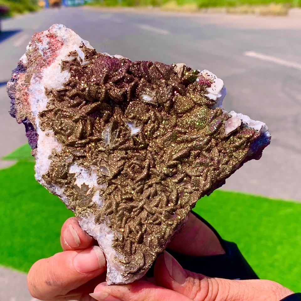 281G Natural and beautiful colored limonite ore mineral specimen/DaYe ...