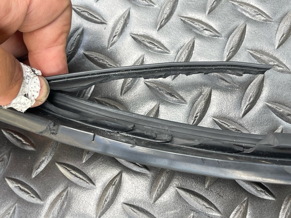 84-94 BMW E30 3-Series 325iX 325e Weatherstrip Rubber Front Windshield ...