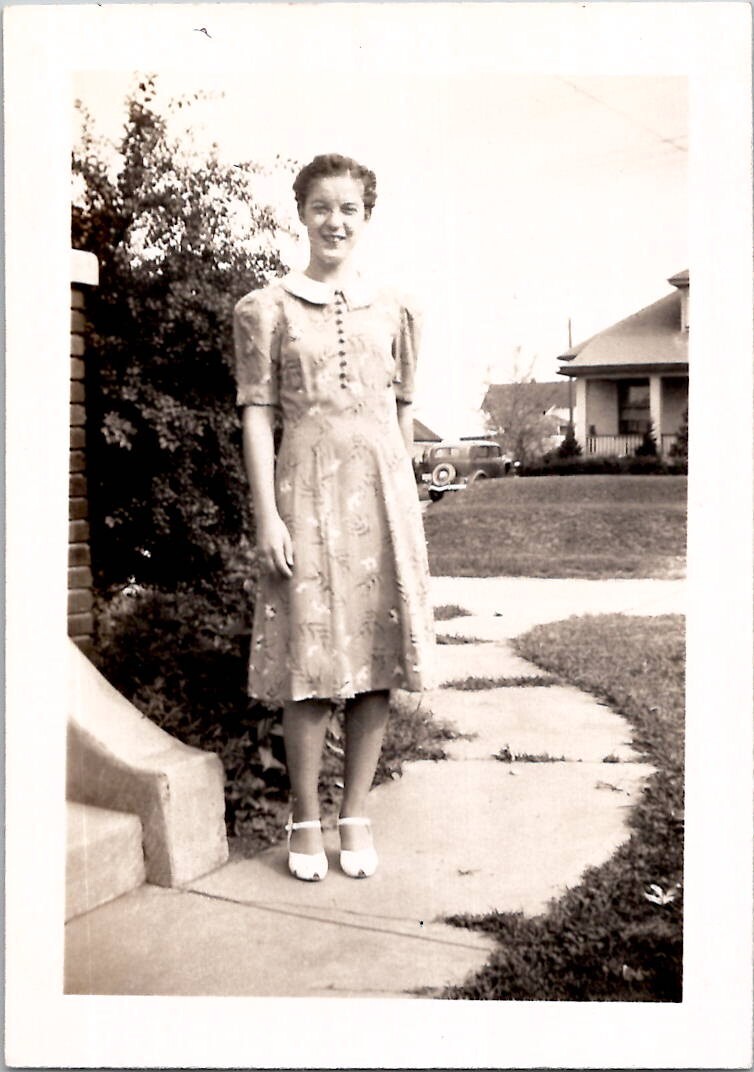 Sexy Legs Feet Young Woman Wearing Long Skirt Fashion Risqué 1930s ...