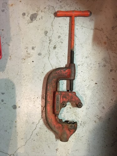 Ridge Tool Co RIDGID 4-S Iron Heavy-Duty Manual Three Wheel Pipe Cutter ...