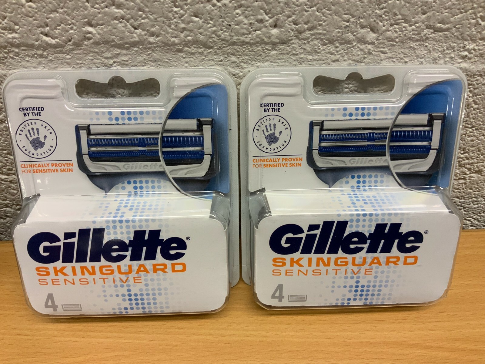 GILLETTE SKINGUARD SENSITIVE BLADES GIFT SET OR RAZOR + BLADES 4 5 8 ...