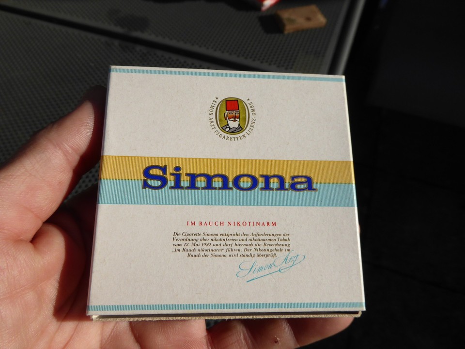 Alte leere Zigarettenschachtel - 20 Simona - Cigarettes Package Simon ...