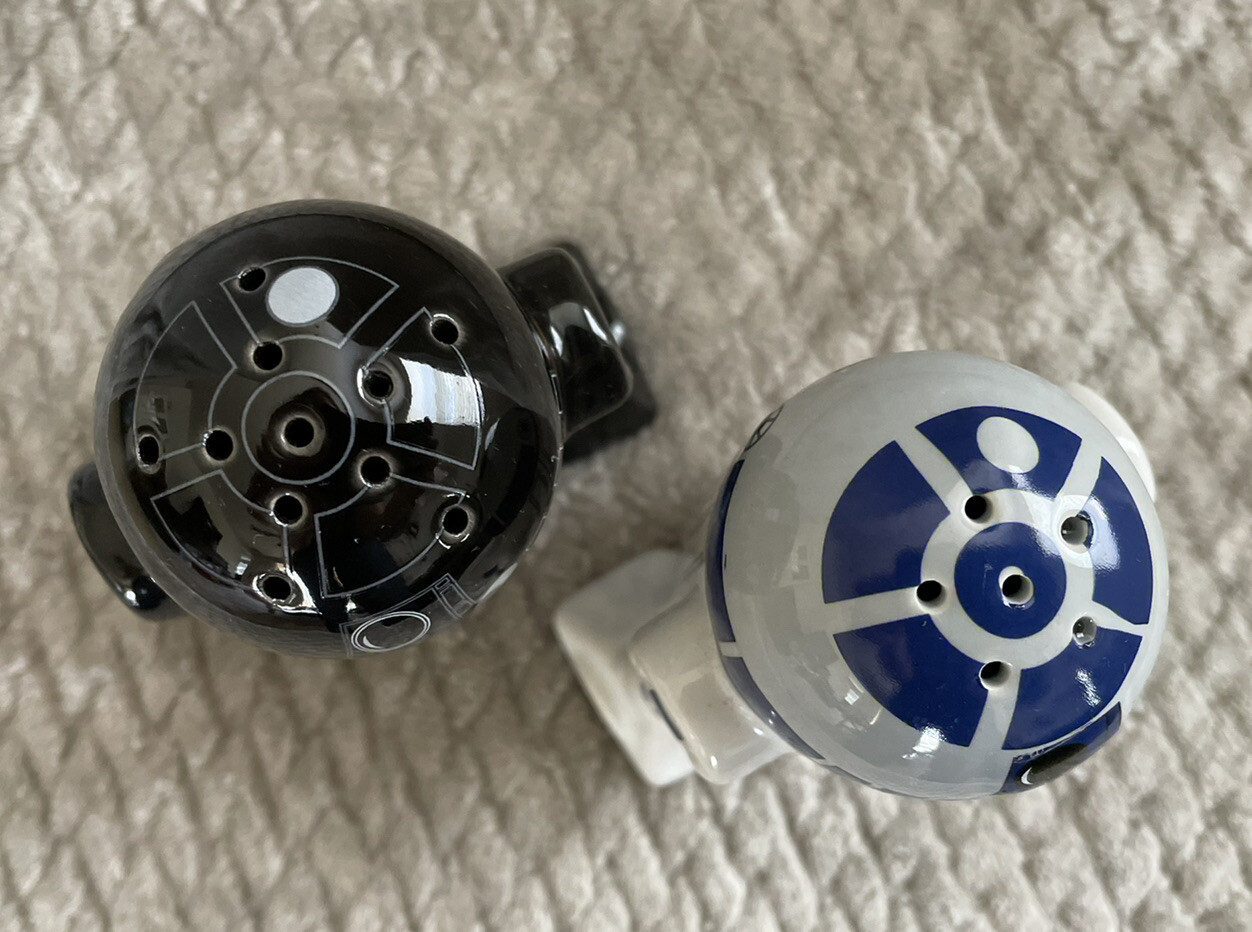 Disney Star Wars R2-D2 and R2-Q5 Ceramic Droid Salt and Pepper Shakers ...