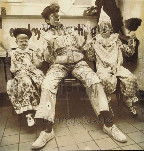 1975 Press Photo Clowns Becky, Happy and Charles Practice Routine at ...