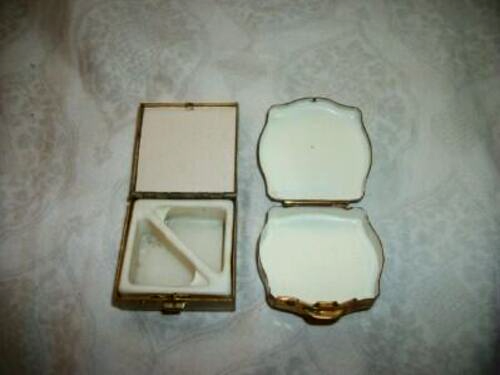 VINTAGE STRATTON PILL BOXES ENGLAND PAIR LADY PORTRAIT FRENCH COUPLE ...