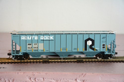 Atlas Mainline Ho Scale 4750 covered hopper Midwest Rail ex Rock ...