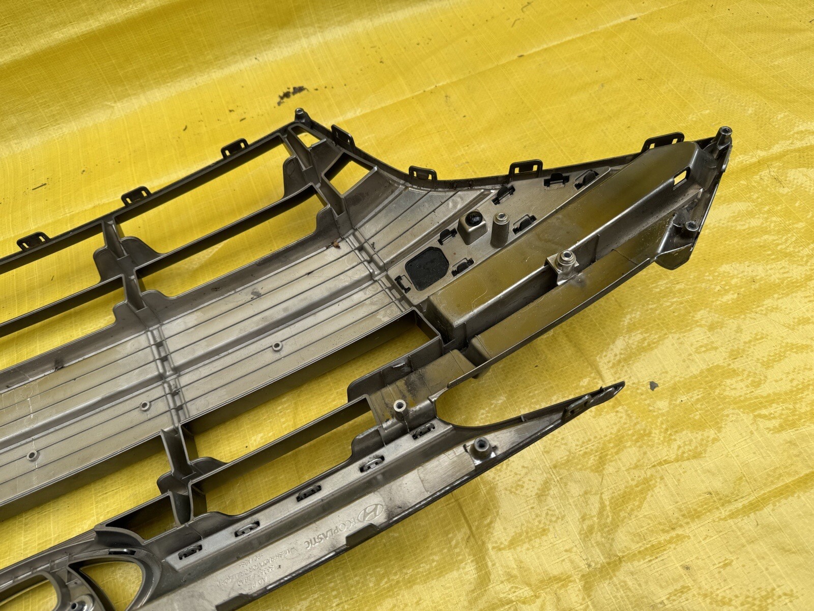 2019-2020 HYUNDAI ELANTRA FRONT BUMPER GRILLE GRILL W/ EMBLEM OEM 86352 ...