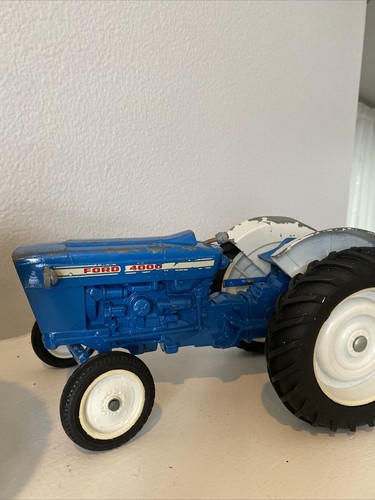 Vintage Ford 4000 scale die cast tractor - munimoro.gob.pe