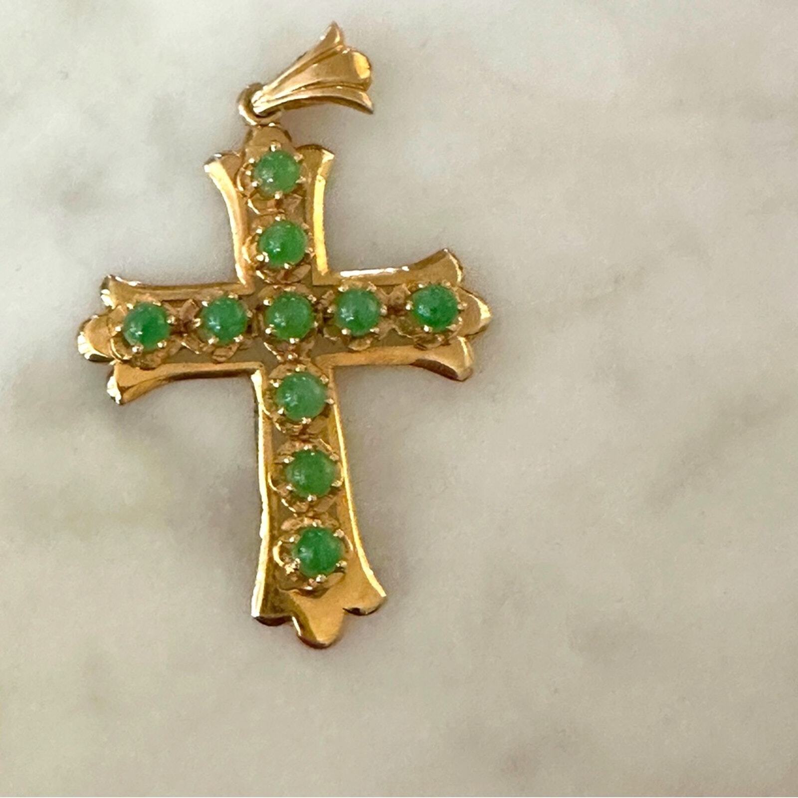 14k & jade cross pendant. - Gem