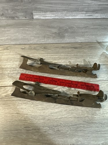 VINTAGE OLD METAL ICE SKATES Rusty | eBay