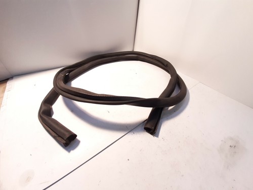 VW TOUAREG 7P - ENGINE BAY HOOD SEAL / WEATHER STRIPPING 7p6823707 a | eBay