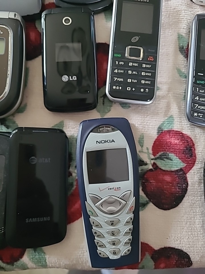 Lot of 21 Samsung/lg/nokia/ Motorola Flip Cell Phones Untested | eBay