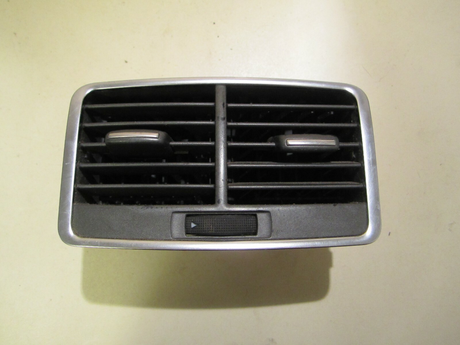 4F0819203B Audi A6 C6 4F 2005.y 3.0 TDI [K42] Rear Middle Air Vent | eBay