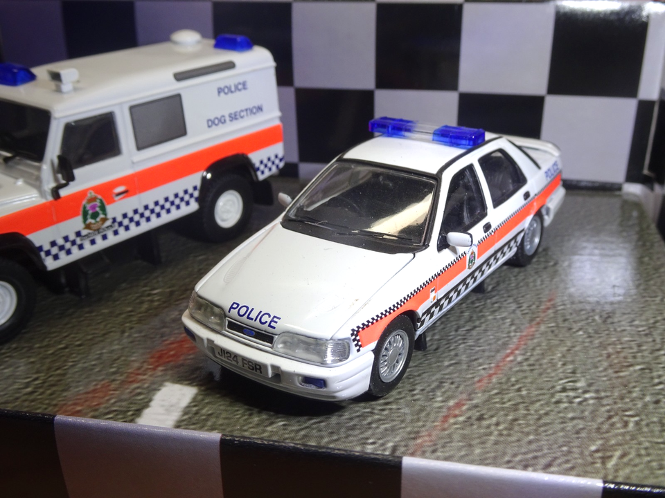 ULTRA RARE 1/43 CORGI VANGUARDS LAND ROVER / SIERRA TAYSIDE POLICE 2 ...