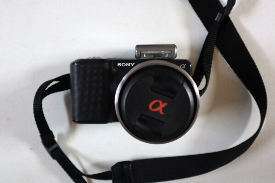 Sony Alpha NEX-3 14.2 MP Digital Camera With Sony SEL1855 Lens Tested ...