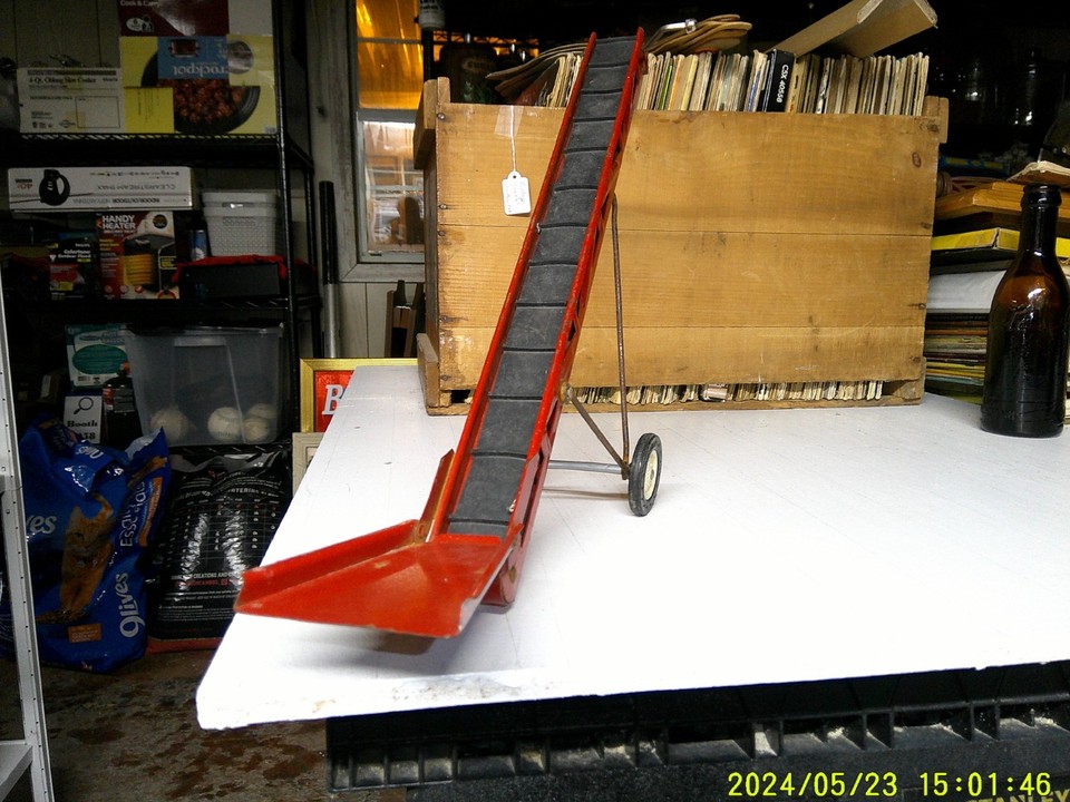 Vintage Ertl 1:16 Scale Pressed Steel Toy Hay Belt Conveyor/Elevator | eBay