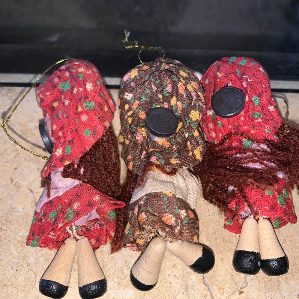 3 Vtg 1982 Dolly Sisters Magnetic Memo Holders W/Gold String Ornament ...