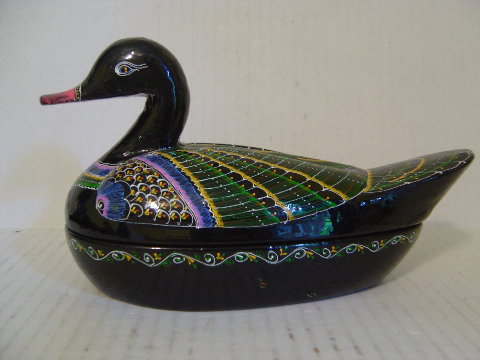 VINTAGE HAND PAINTED BLACK AND MULTI-COLORED LACQUERED DUCK TRINKET BOX ...