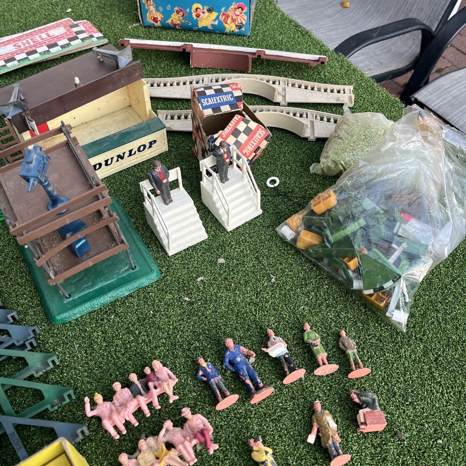 Vintage Scalextric 1960s Tri Ang Trackside Accessories - Buildings Etc ...