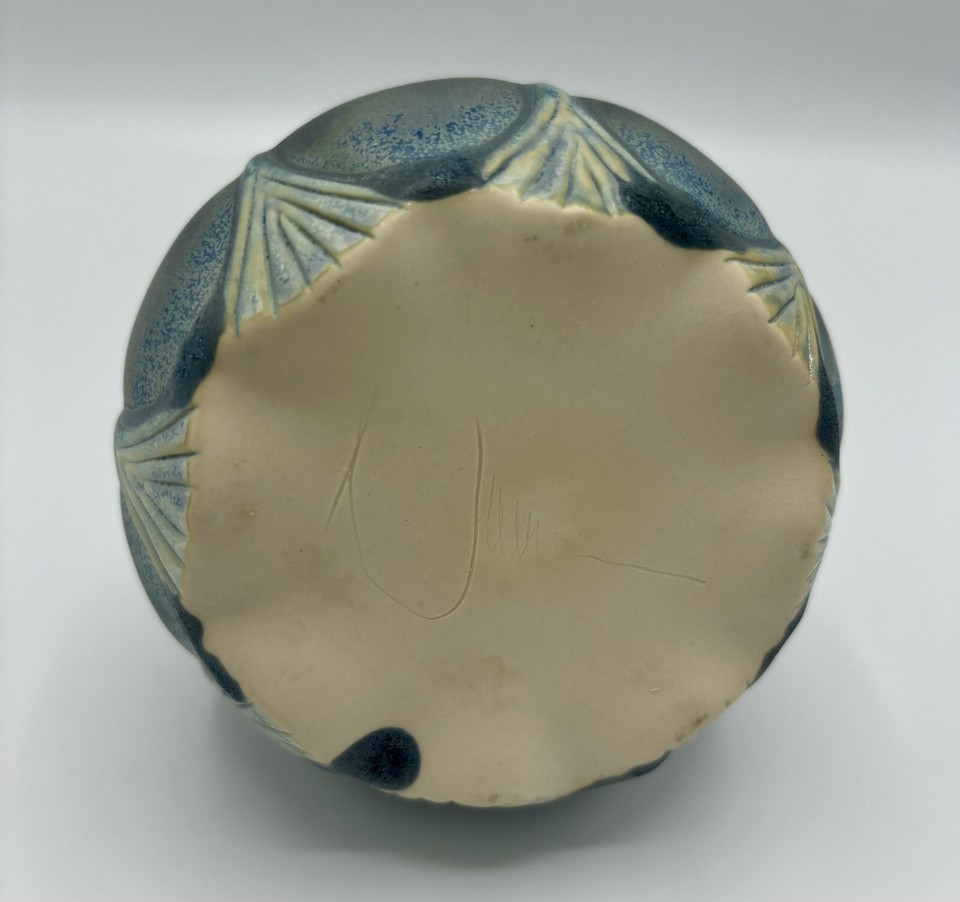 Newman Ceramic Works Pottery Bud Vase Signed Beautiful Garlic Design /j ...