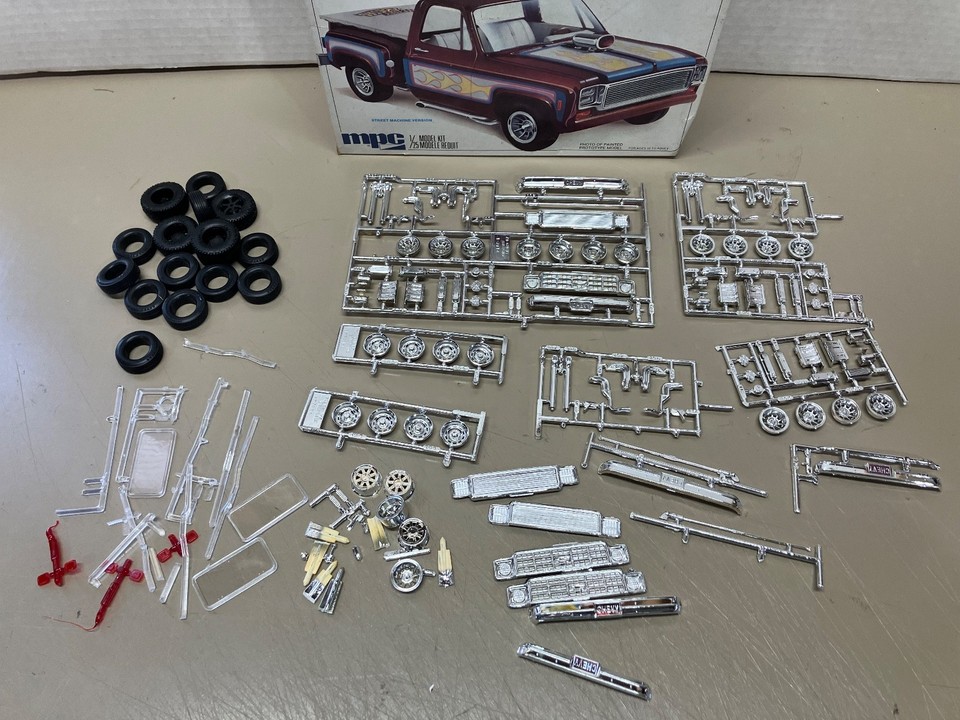 LOT OF 2 VINTAGE MPC 1/25 SCALE 1978 CHEVY STEPSIDE PICKUP MODEL KIT 2 ...