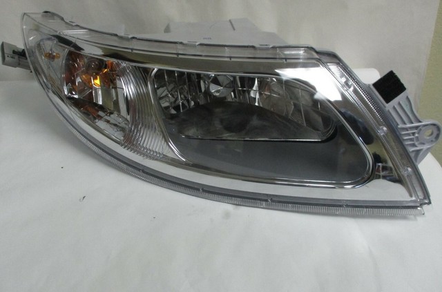 4020384C91 International OEM RH Headlight Assembly W/marker Light ...