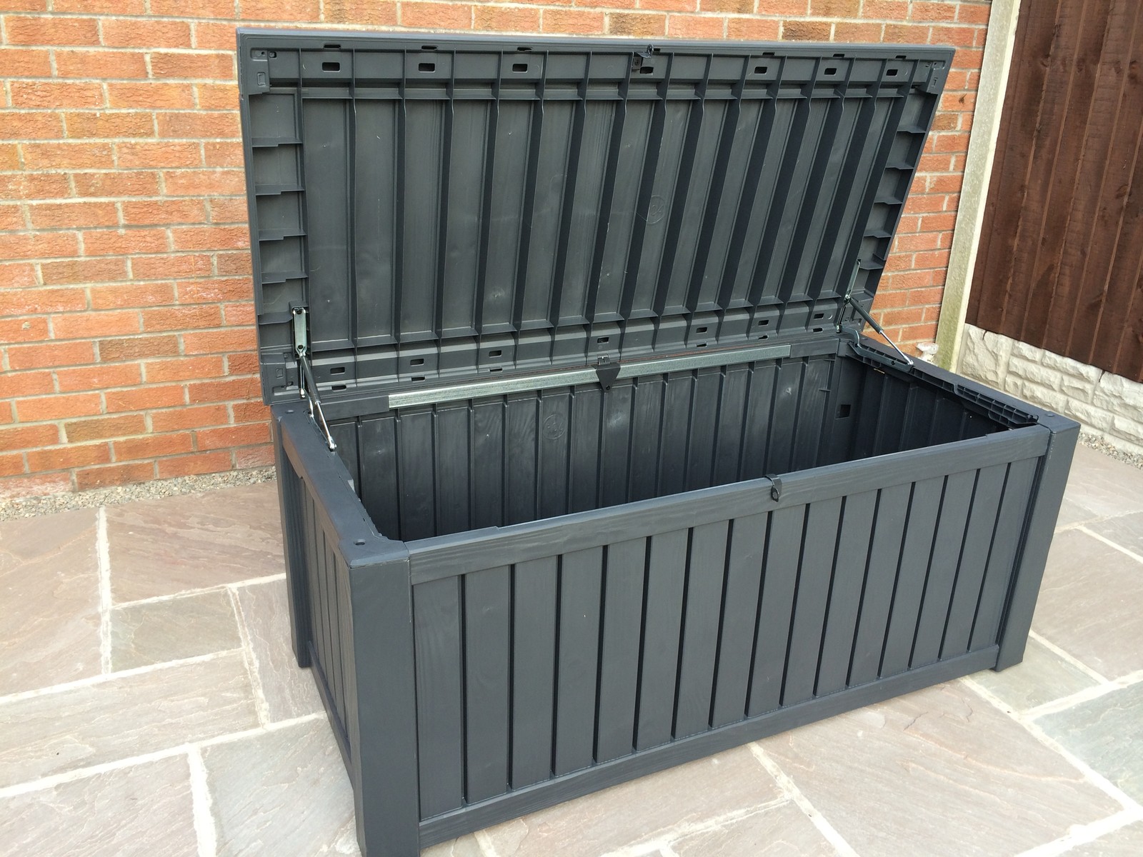 Keter Jumbo Plastic Garden Storage Box 570 Litre Capacity | Fasci Garden