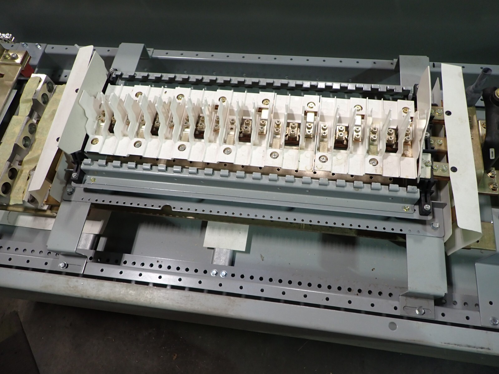 New Surplus EATON PRL4B 800 amp 3P 4W 208V Panelboard BX2473P MLO ...