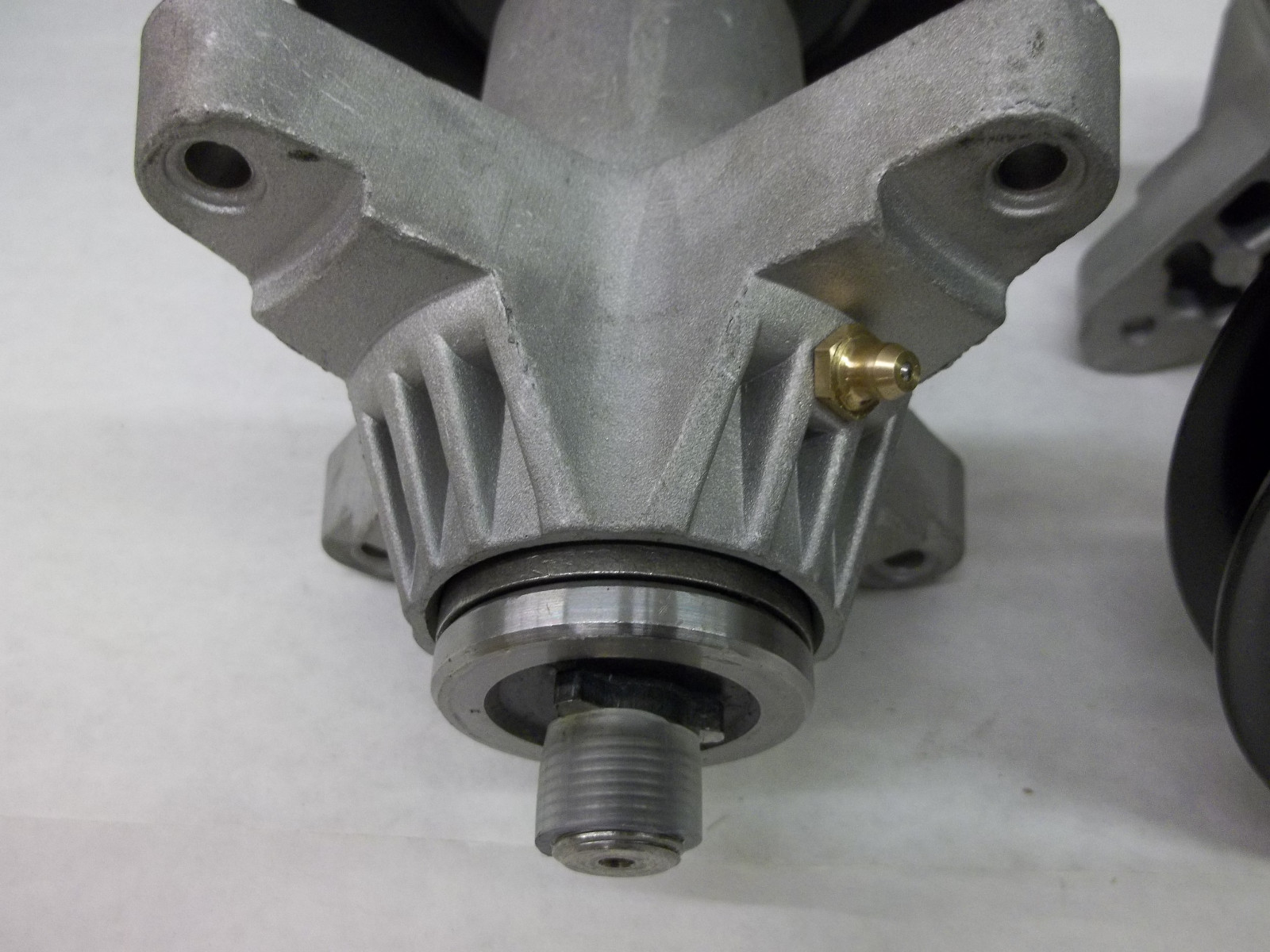3 spindles Cub Cadet GT1054, GT1554 RZT54 MTD 14AA815K004, 14AK945K004 ...