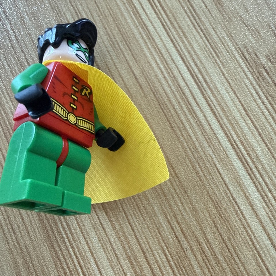 LEGO Robin Minifigure - 7783 DC Batman I - Batcave: Penguin Freeze ...